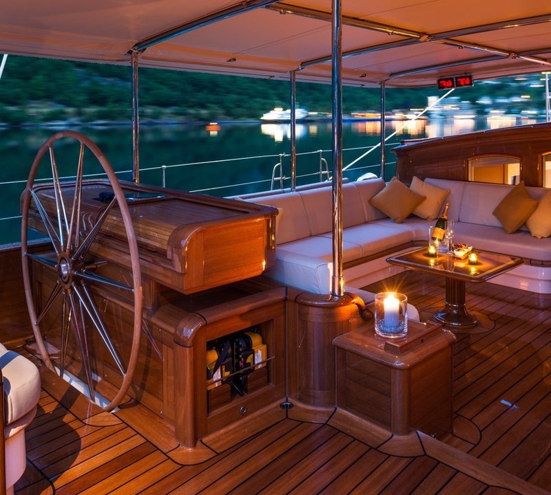 Yacht WISP, a Royal Huisman Superyacht | CHARTERWORLD Luxury Superyacht ...